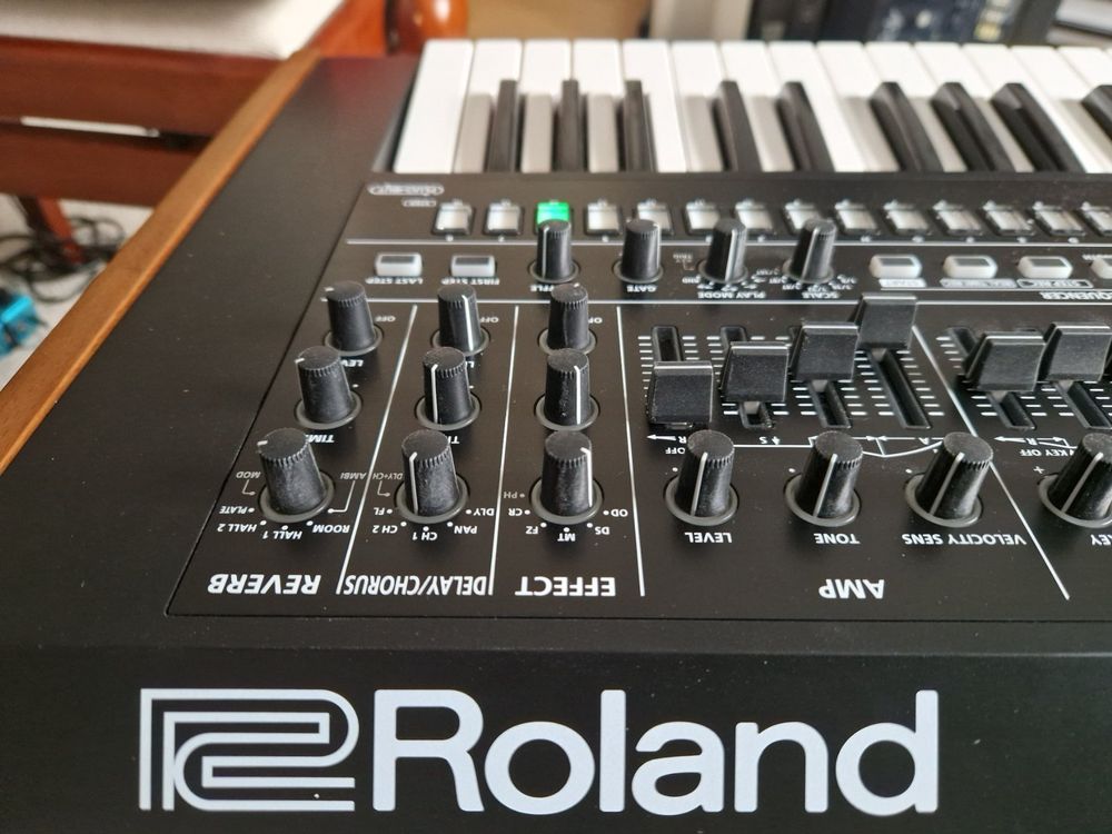 ROLAND SYSTEM-8: gelungene Reproduktion legendärer Synths! (Gebraucht ...