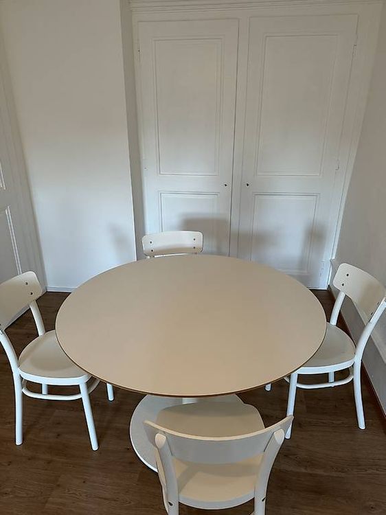 Table ronde + 4 chaises (Gebraucht) in St-Aubin-Sauges für CHF 1 – nur ...