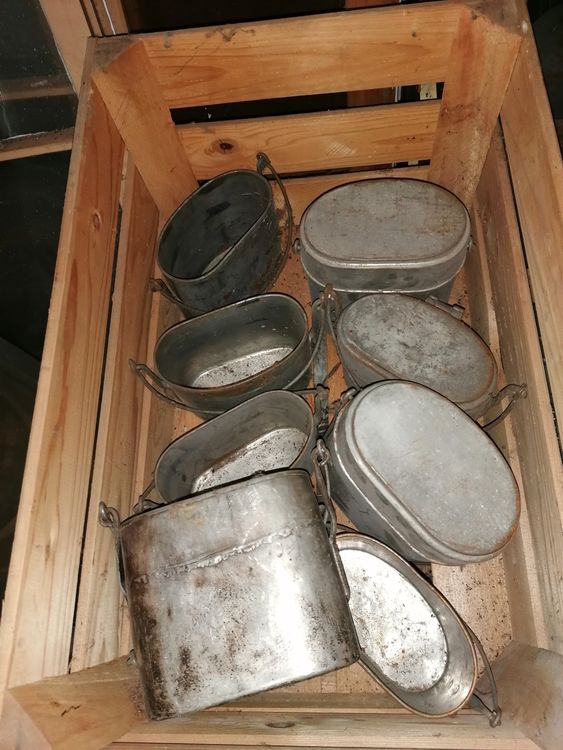 3 Kisten gefüllt mit Gamellen aus Zinn (Gebraucht) in Brittnau für CHF ...