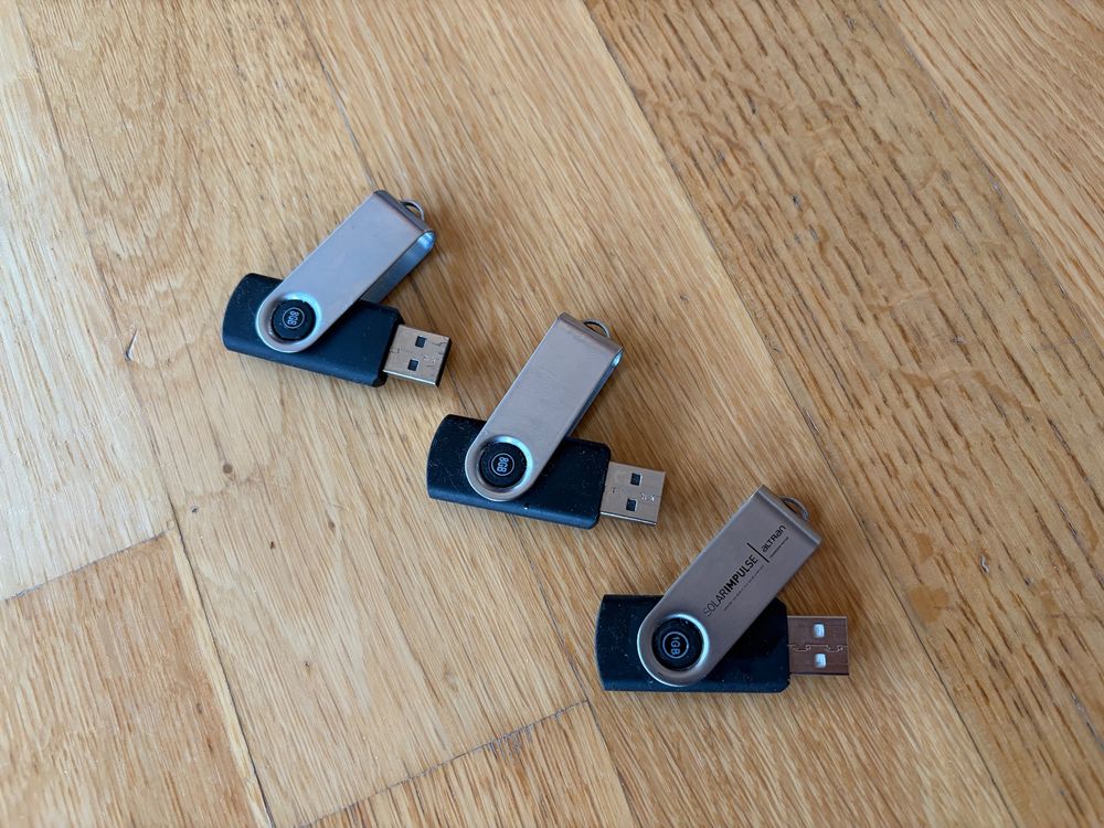 3x USB sticks (D'occasion) à Fehraltorf pour CHF 1 – avec livraison ...