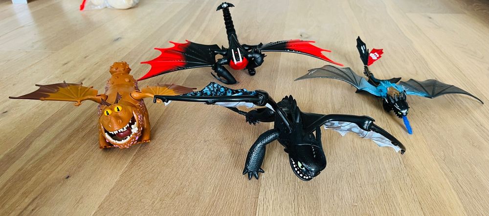 DRAGONS Set (Gebraucht) in Horw für CHF 15 – mit Lieferung auf Ricardo ...