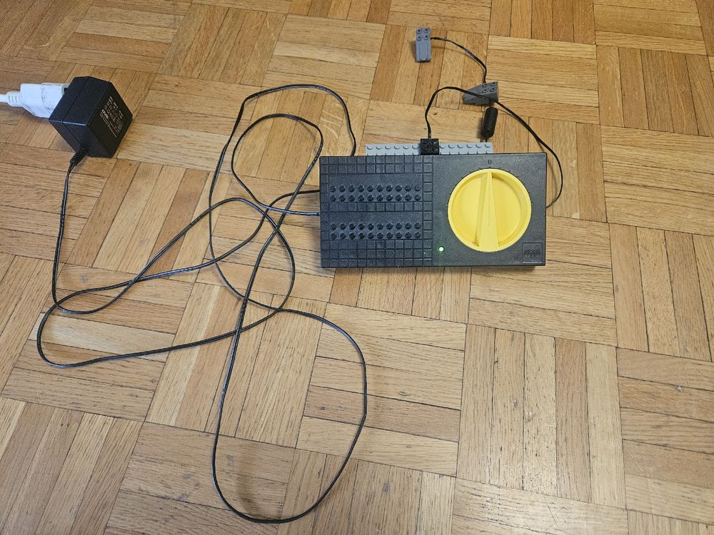 lego pour Train 9V Transformer and Speed Regulator (Gebraucht) in ...