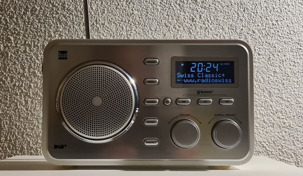 Dual DAB+ Radio DAB17 mit Netz- und Batteriebetrieb (Gebraucht) in Baar ...