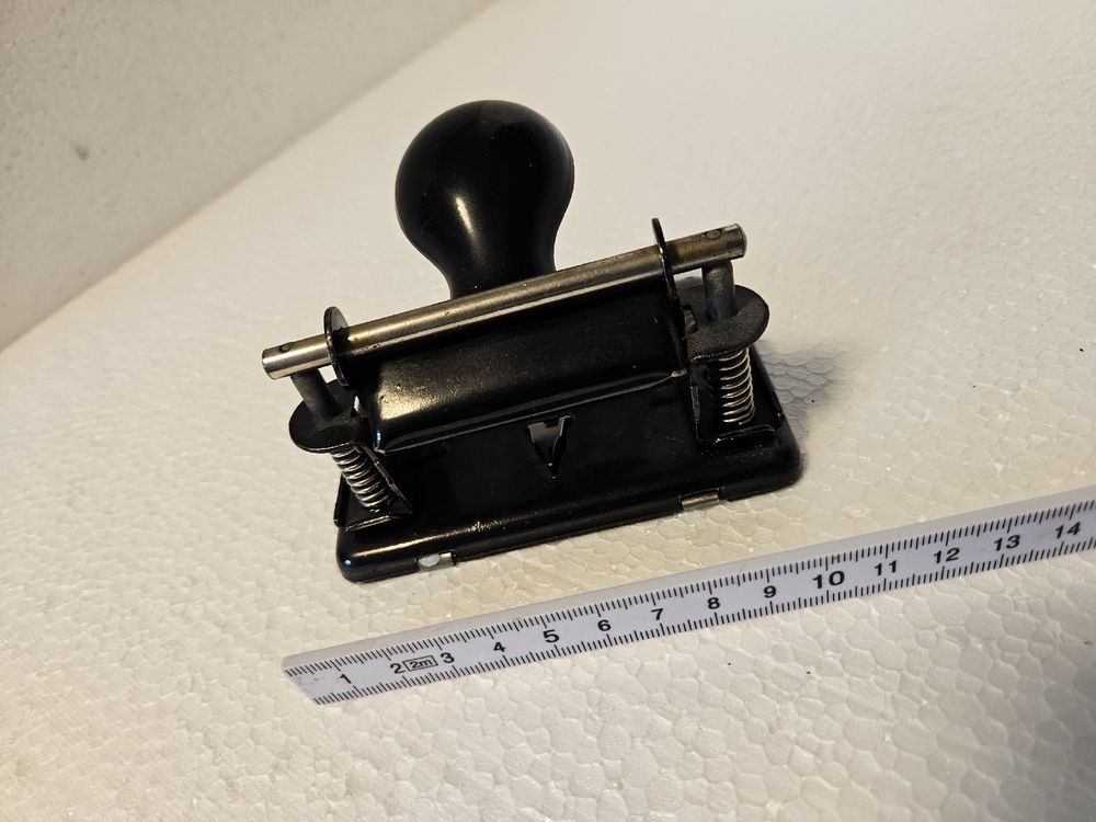 Locher antik (Gebraucht) in Haslen GL für CHF 15 – mit Lieferung auf ...