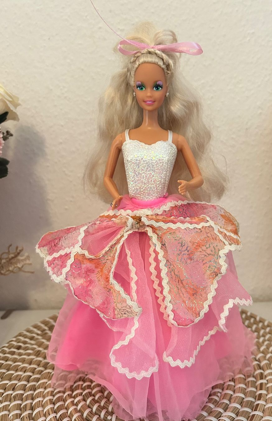 Barbie de collection en rose féerique - Superbe poupée! (D'occasion) à ...