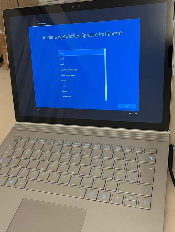 Microsoft Surface Book, das als defekt gemeldet wurde. (Defekt) in ...