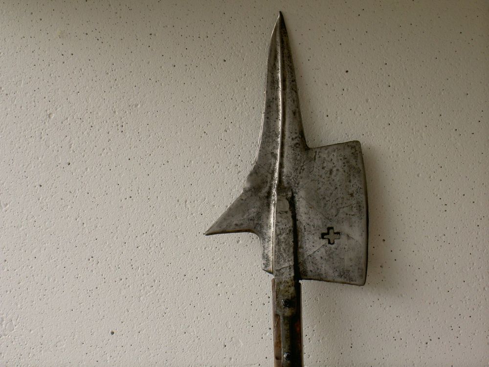 Hellebarde Helebarde | Kaufen auf Ricardo