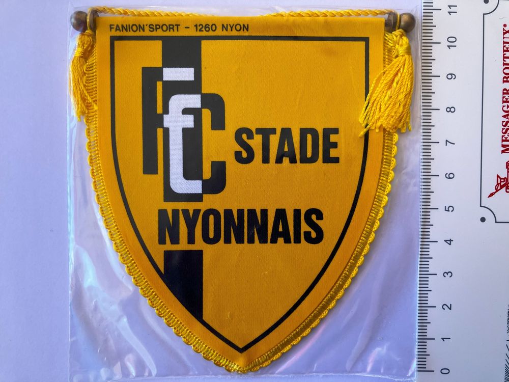 Vintage Fanion/Wimpel FC STADE NYONNAIS (Neu und originalverpackt) in Gland für CHF 7 – mit ...