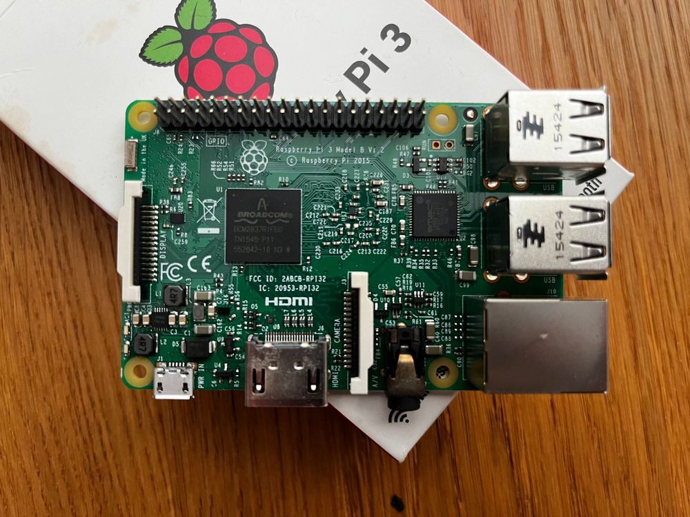 Raspberry Pi Model 3 B inkl. SD-Karte, Gehäuse und Netzteil | Kaufen ...