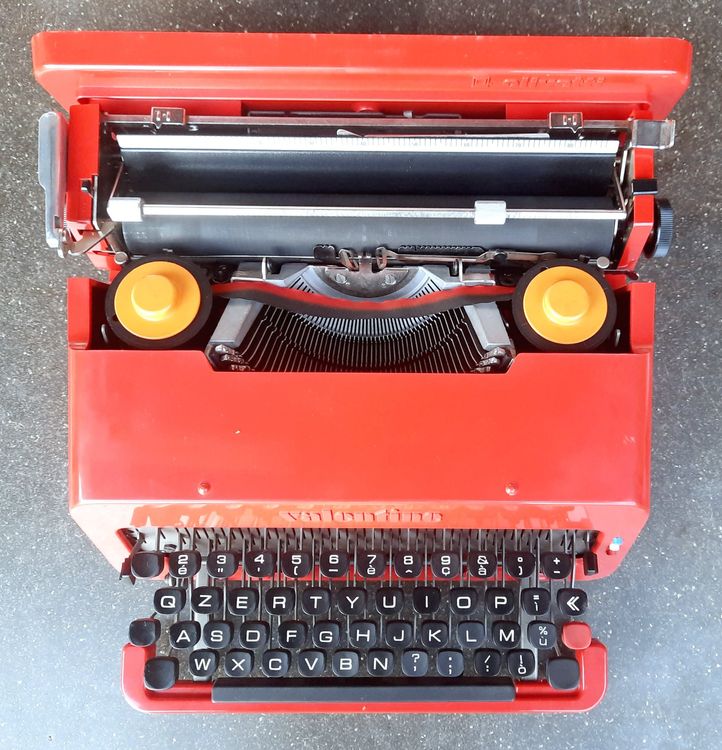 ️ ️ ️ VINTAGE! MACHINE A ÉCRIRE PORTABLE "OLIVETTI" | Kaufen auf Ricardo