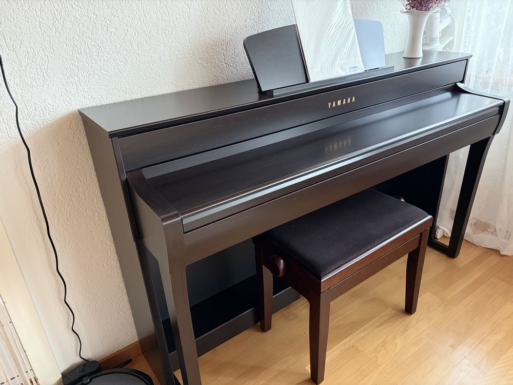 Yamaha Clavinova Digital Piano CLP-625 mit Hocker Neuwertig (Neu (gemäss Beschreibung)) in ...