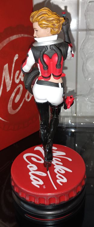 Fallout 4 Nuka Girl Statue Limited Edition - Top Zustand! (Neu (gemäss ...
