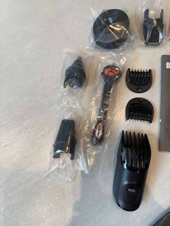 Rasierer der Marke Braun Typ 5544 mit div. Aufsätzen (Gebraucht) in ...