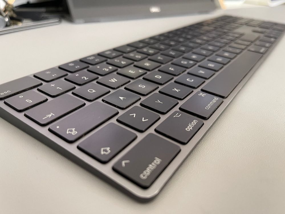 Apple Magic Keyboard CH (schwarz, black) mit Ziffernblock (D'occasion ...