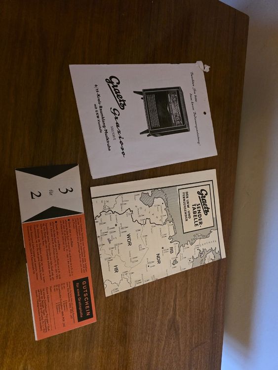 antiker Radio in sehr schönem Holzmöbel (Defekt) in Häutligen für CHF 1 ...