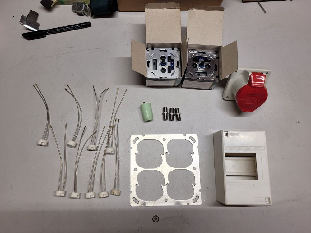 LOT Elektromaterial ab 1.- | Kaufen auf Ricardo