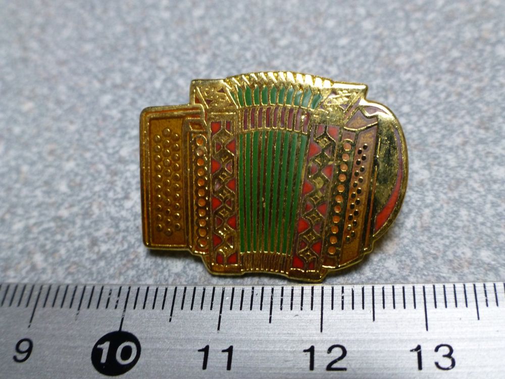 PIN PINS MUSIK Handorgel Ziehharmonika Harmonika (Gebraucht) in Gränichen für CHF 5 – mit ...