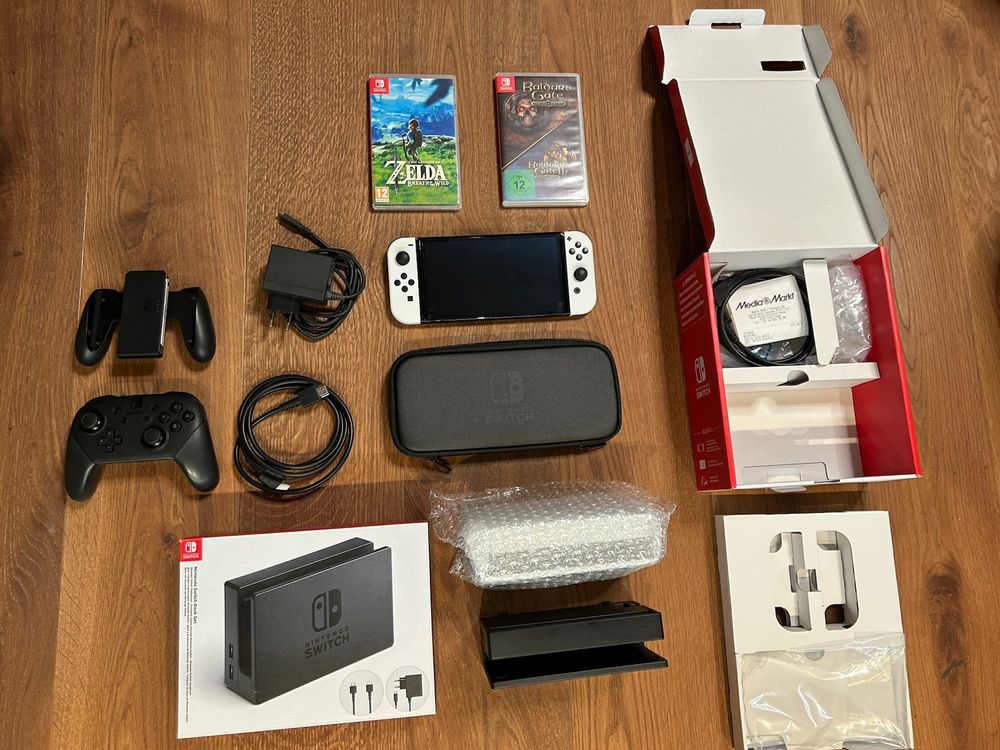 Switch OLED + Pro Controller + Black base + Zelda + OVP (Gebraucht) in Zürich für CHF 270 – mit ...