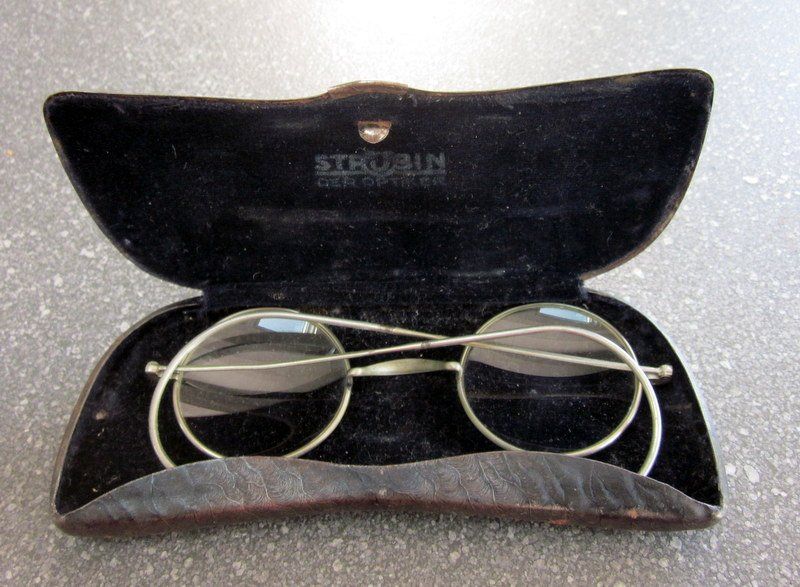Antike Drahtbrille in Metall-Etui Optal, Strübin der Optiker (Gebraucht ...