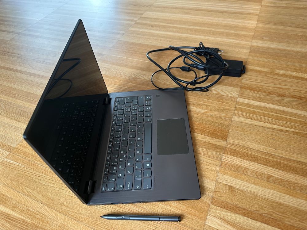 Lenovo Yoga Laptop mit Kabel und Stift | Kaufen auf Ricardo