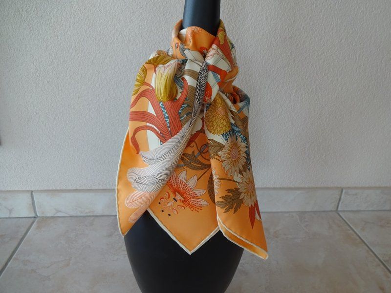 Carré Hermès "Precious Paradise" de Katie Scott (Neu (gemäss ...