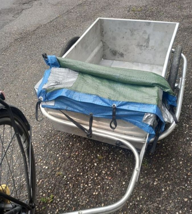 Robuster Veloanhänger mit Plane (Gebraucht) in Thalheim an Der Thur für CHF 60 – nur Abholung ...