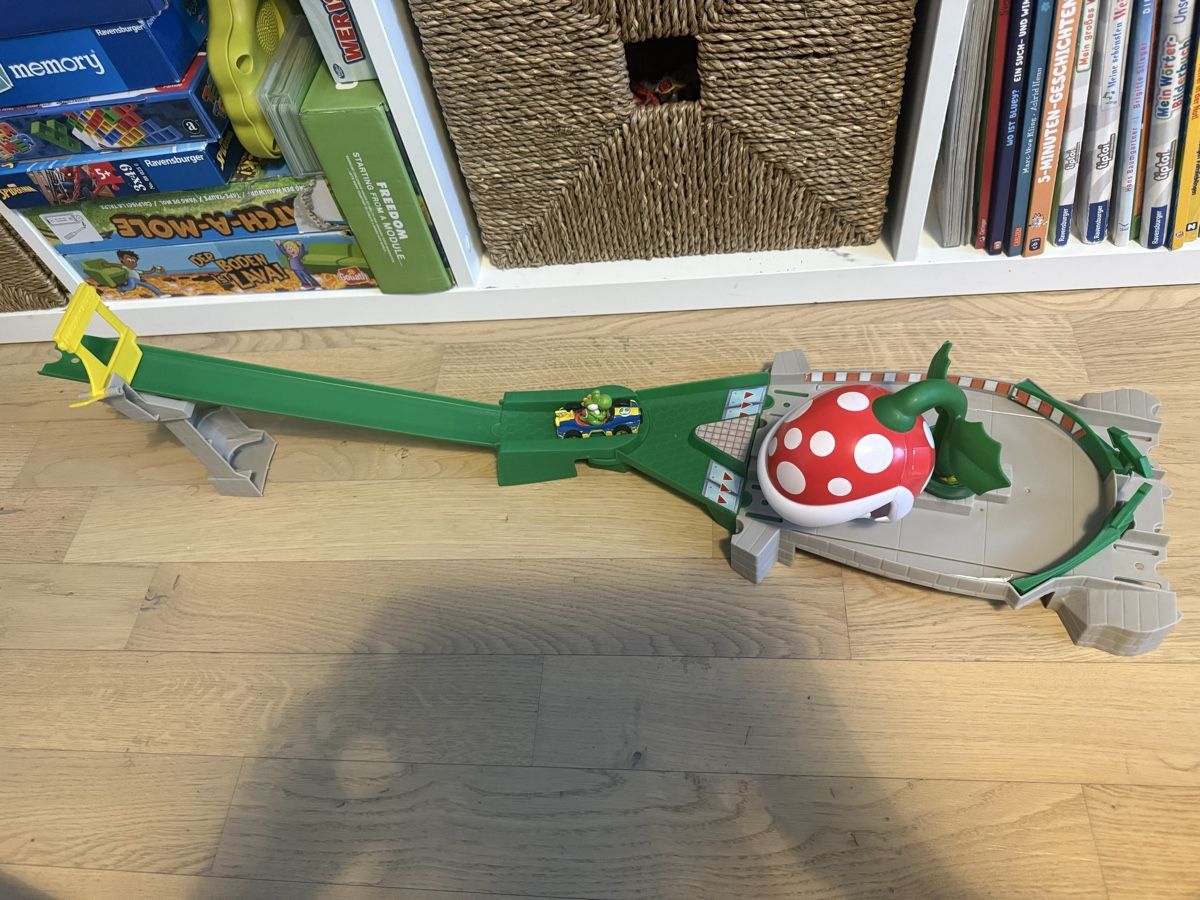 Spielzeug Sonic und Yoshi (Gebraucht) in Lufingen für CHF 15 – mit ...