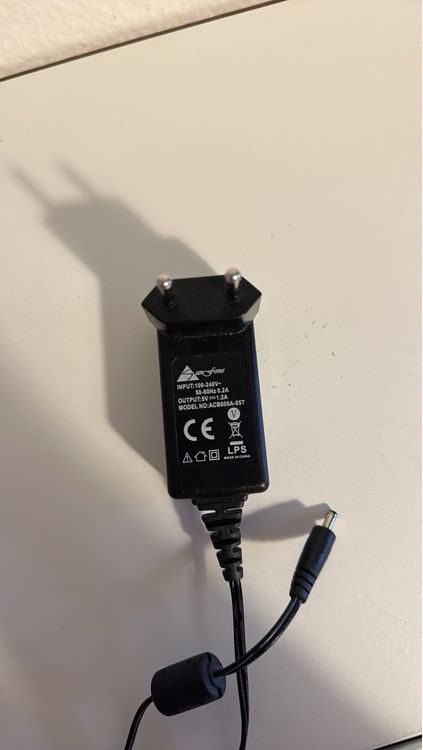 Netzteil 5V 1.2A Universal USB-Ladegerät | Kaufen auf Ricardo Netzteil 5V 1.2A Universal USB-Ladegerät | Kaufen auf Ricardo