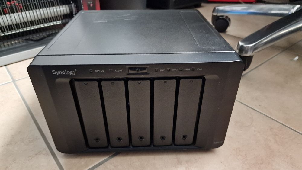 synology DS1515+ 8gb ram (Difettoso) a Sigirino per CHF 120 – con ...