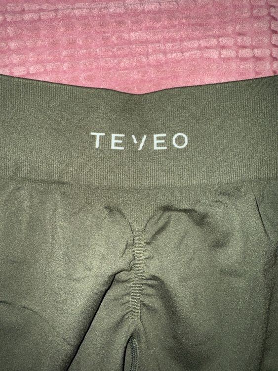 Teveo shorts Timeless Scrunch Short (Gebraucht) in Bachenbülach für CHF ...