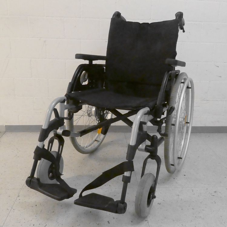 Rollstuhl Breezy, SB 44 cm, Zusatzbremsen, nur CHF 189 | Kaufen auf Ricardo