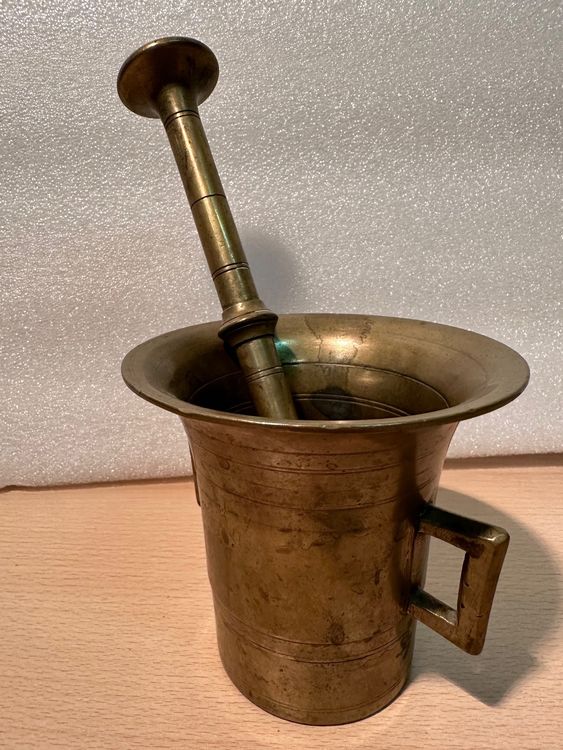 Mortier antique avec pilon (Gebraucht) in Lausanne für CHF 25 – mit ...