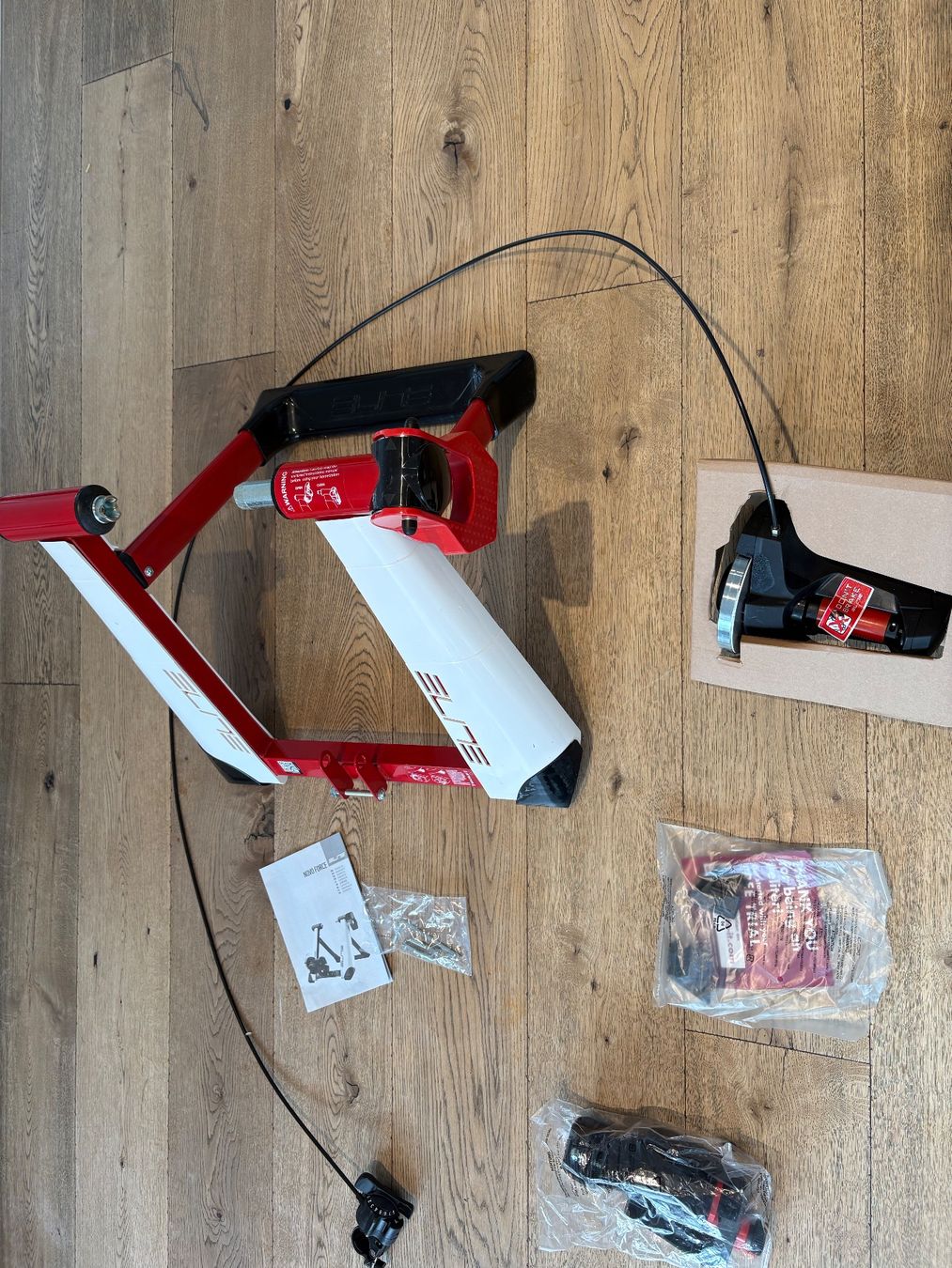 Elite Novo Forece Radtrainer Top Zustand für Indoor Cycling (Gebraucht ...