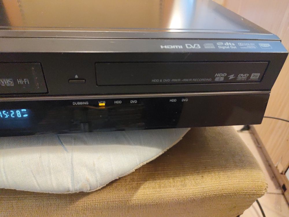 Magnetoscope TOSHIBA RDXV50 Combo DVD VHS HDD HDMI | Kaufen auf Ricardo