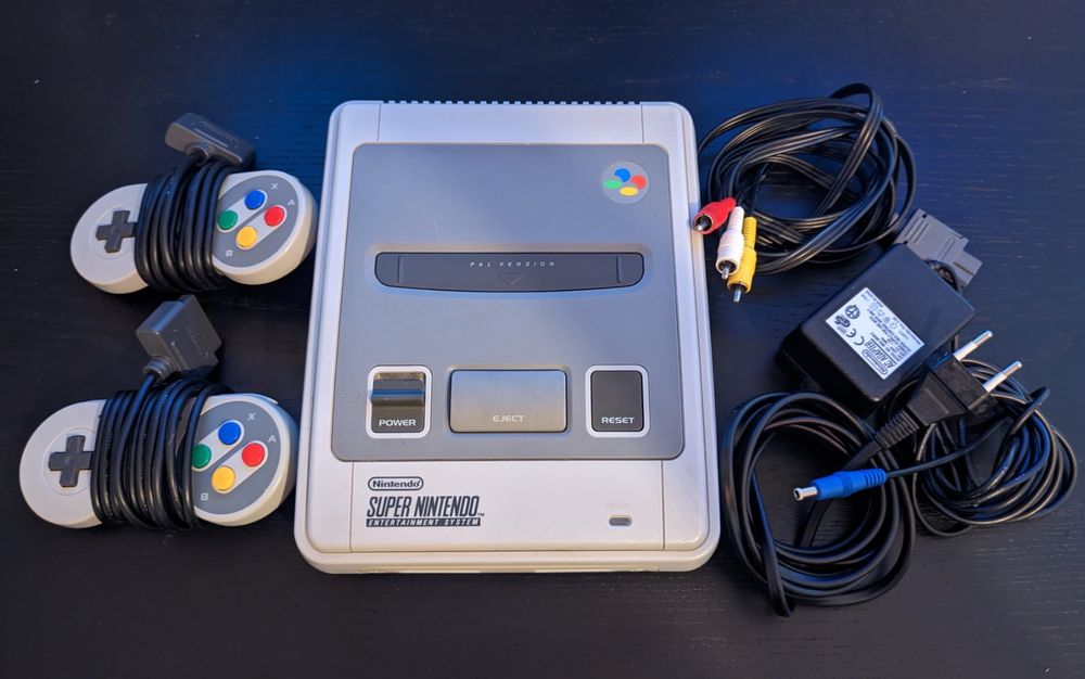 Super Nintendo (PAL) + 2 Controller (Gebraucht) in Bern für CHF 95 ...