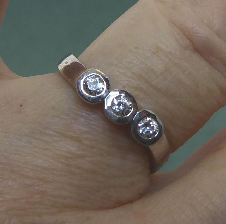 Ring 925 Silber mit synthetischen Steinchen (Gebraucht) in Muri AG für ...