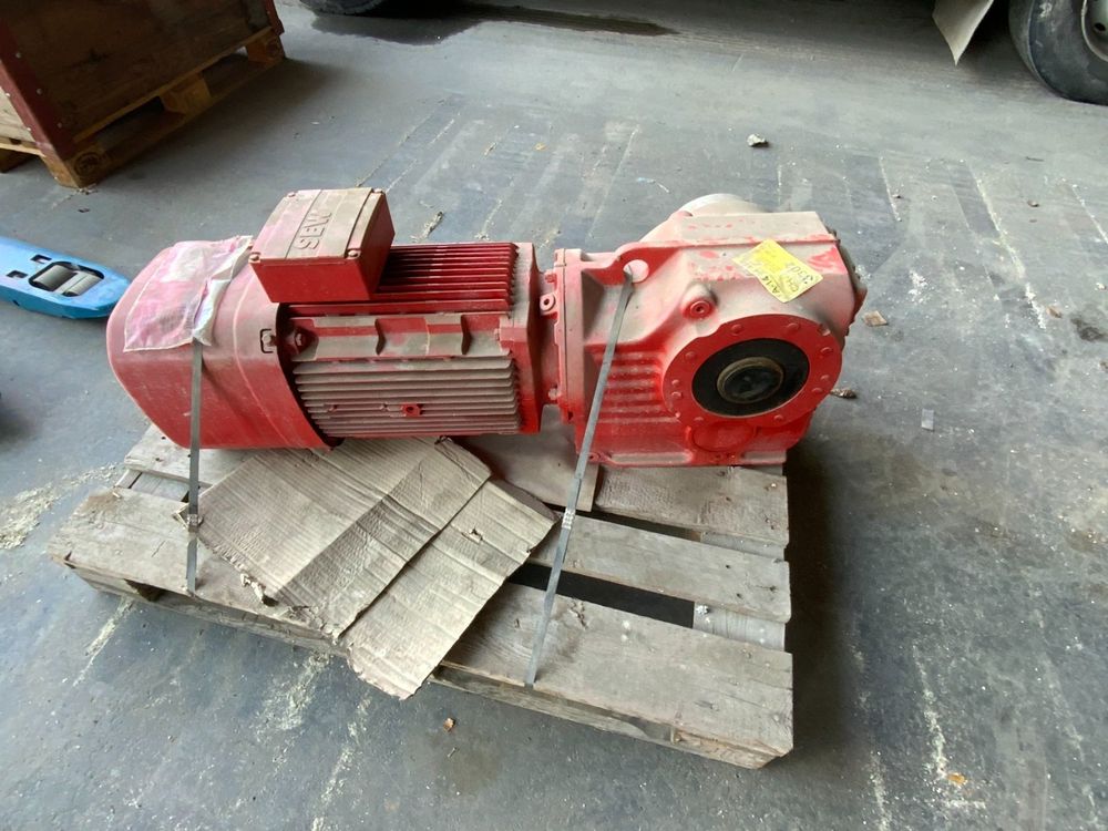 Winkelgetriebe mit Motor, Fördereinheit, SEW (Gebraucht) in Regensdorf ...
