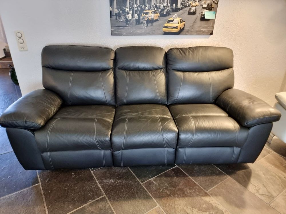 Schwarzes Ledersofa mit Relaxfunktion | Kaufen auf Ricardo