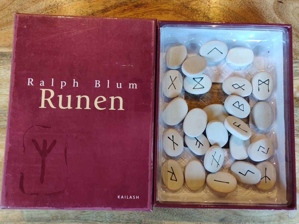 Ralph Blum Runen 25 Steine OHNE Buch!! (Defekt) in Le Locle für CHF 15 ...