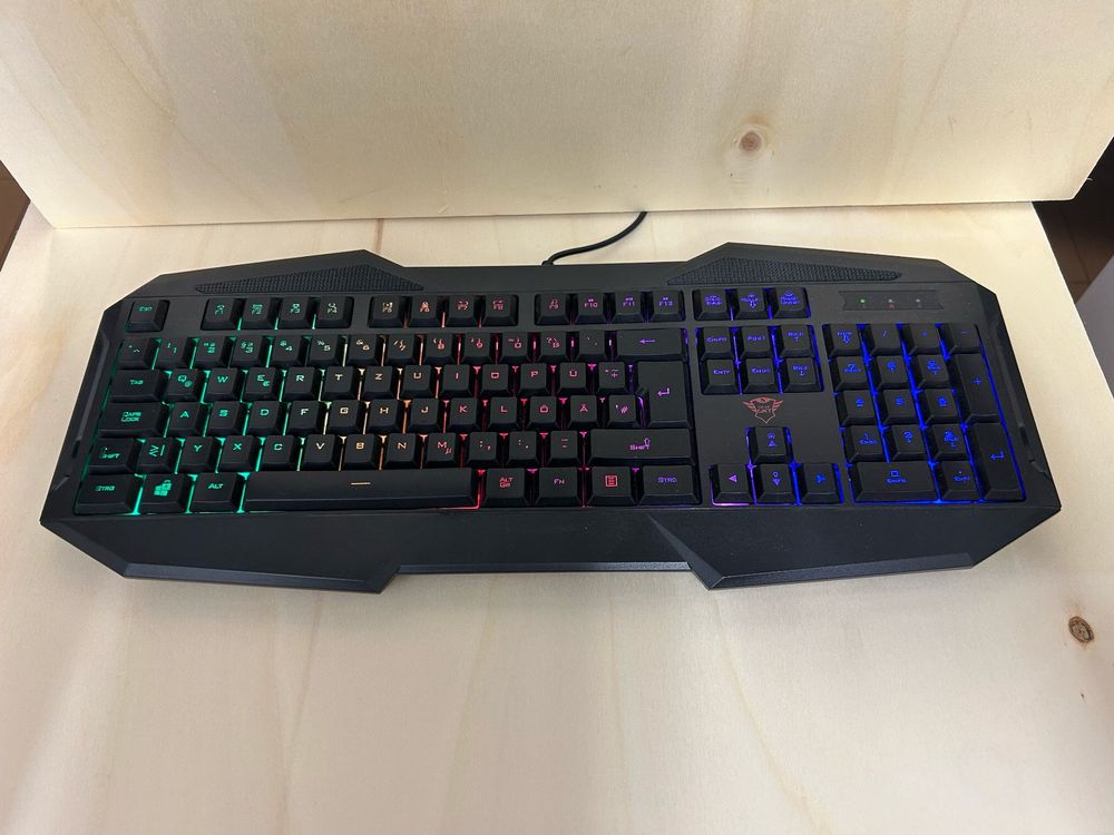 Trust GXT 830-RW Avonn - LED Keyboard für Gamers (Gebraucht) in ...