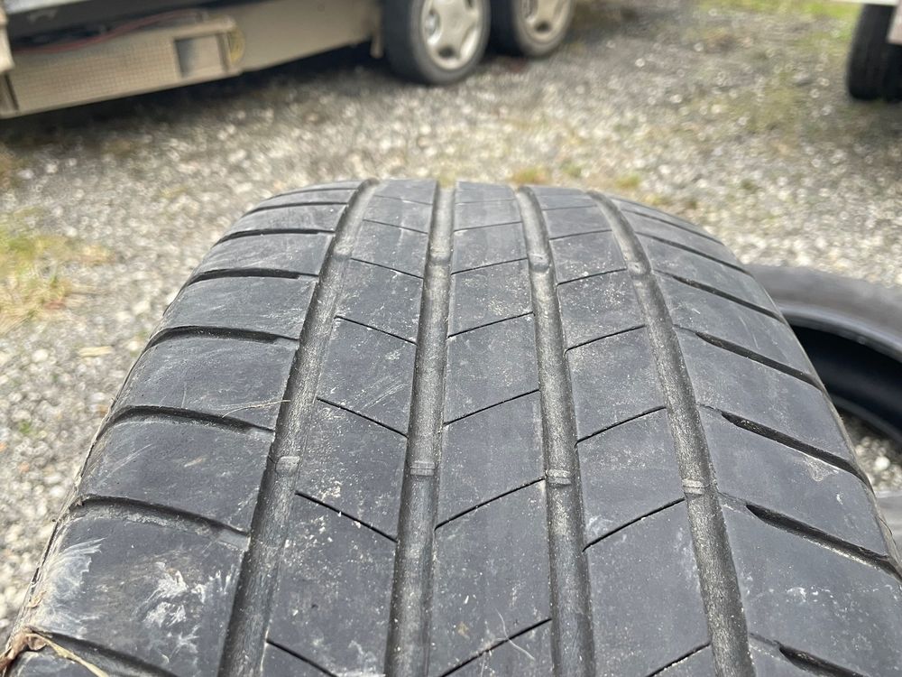 FÜR EXPORT / ALS DEFEKT : 4 Reifen Bridgestone 235/65 R17 (Defekt) in ...