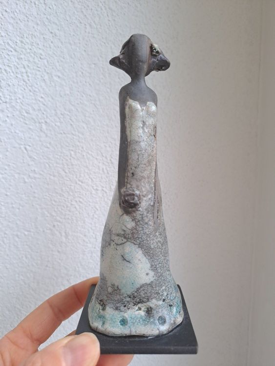 Ton-Figur 'Frau mit Blume' von Veronika Müller (Neu (gemäss ...