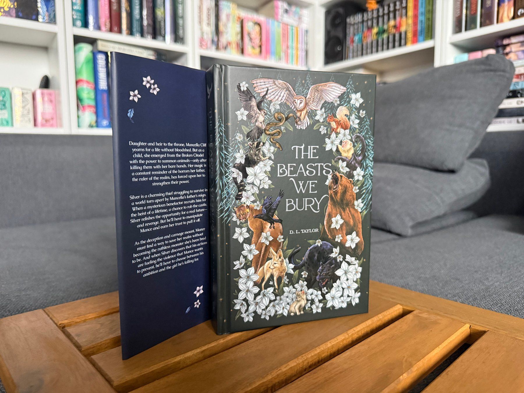 The Beasts we Bury – Owlcrate 🦉 (Neu (gemäss Beschreibung)) in Bern für ...
