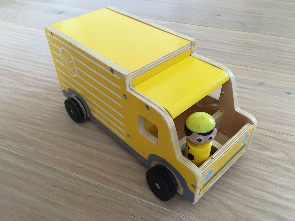 Postauto mit Pöstler und Pakete aus Holz (Small Foot) | Kaufen auf Ricardo