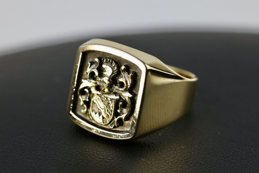 Gold Ring Wappen aus 18 K / 750 Gold (Gebraucht) in Bellach für CHF ...
