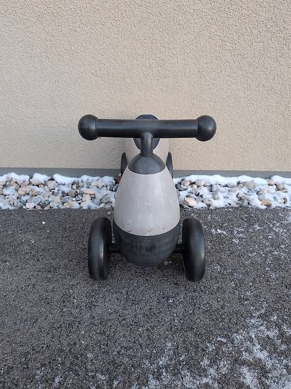 Quadricycle pour enfant / vélo à 4 roues (D'occasion) à St-Aubin-Sauges ...