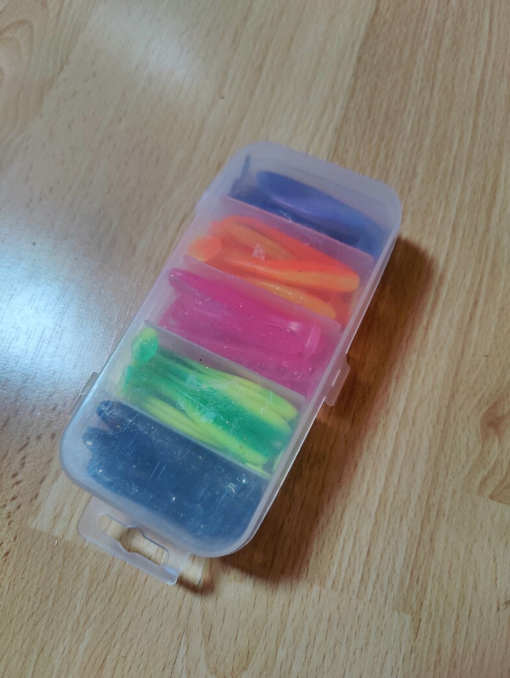 Gummifische in praktischer Box (Neu (gemäss Beschreibung)) in ...