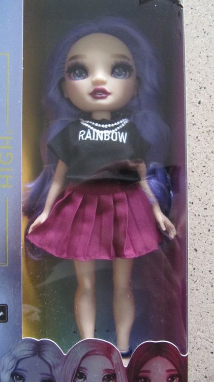 Rainbow High Puppe Emi Vanda ( Neu und OVP ) (Neu und originalverpackt) in Brunnen für CHF 11 ...