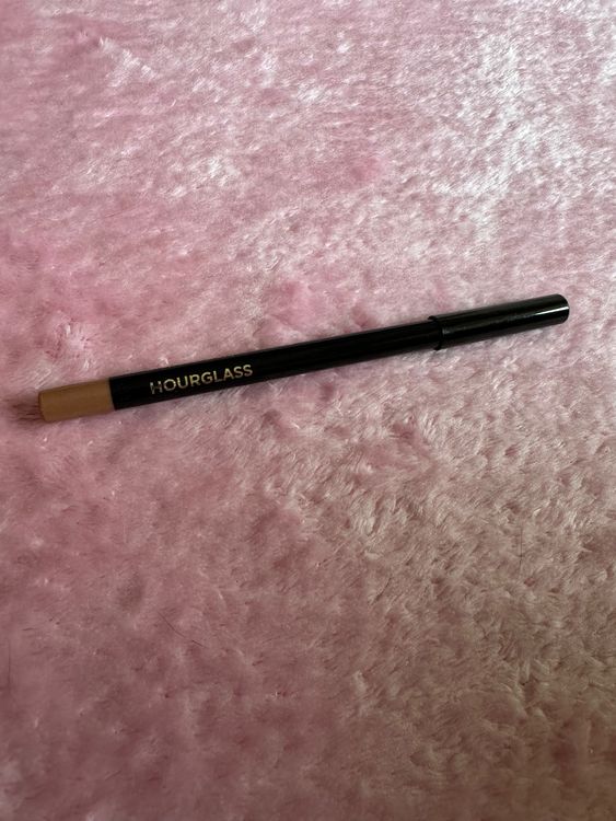Hourglass - lipliner, expose 1 | Kaufen auf Ricardo Hourglass - lipliner, expose 1 | Kaufen auf Ricardo