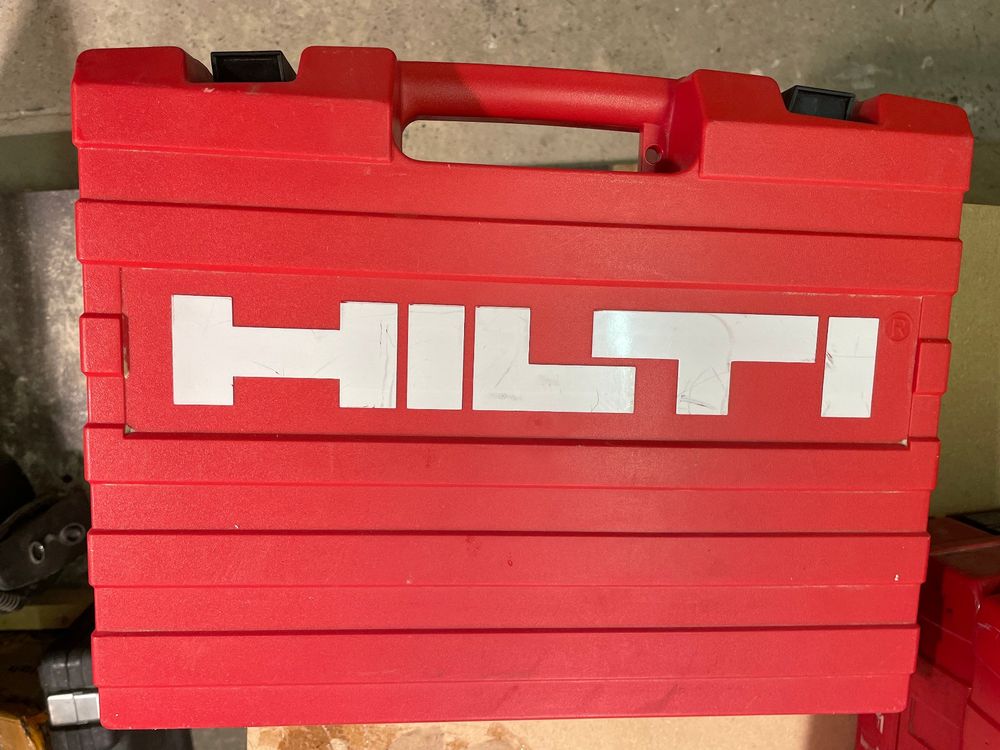 HILTI Ladegerät C7/24 im Koffer Top Zustand! (Gebraucht) in Berlingen für CHF 8 – mit Lieferung ...